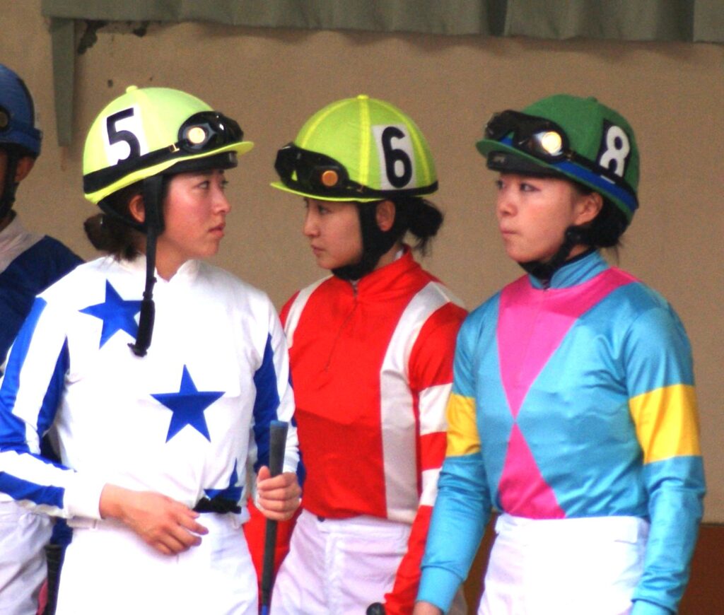 JRAから女性騎手3人を含む7人が参戦した「YJSトライアルラウンド佐賀」が佐賀競馬場で行われ第1戦は松本一心騎手(笠松)、第2戦は青海大樹騎手(佐賀)が制した | スピンオフ｜西スポレースサイト