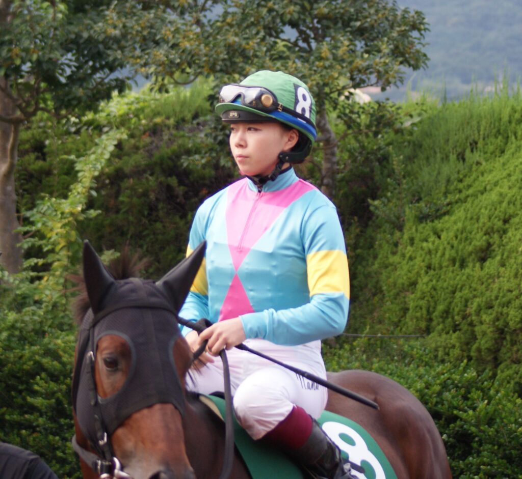 JRAから女性騎手3人を含む7人が参戦した「YJSトライアルラウンド佐賀」が佐賀競馬場で行われ第1戦は松本一心騎手(笠松)、第2戦は青海大樹騎手(佐賀)が制した | スピンオフ｜西スポレースサイト