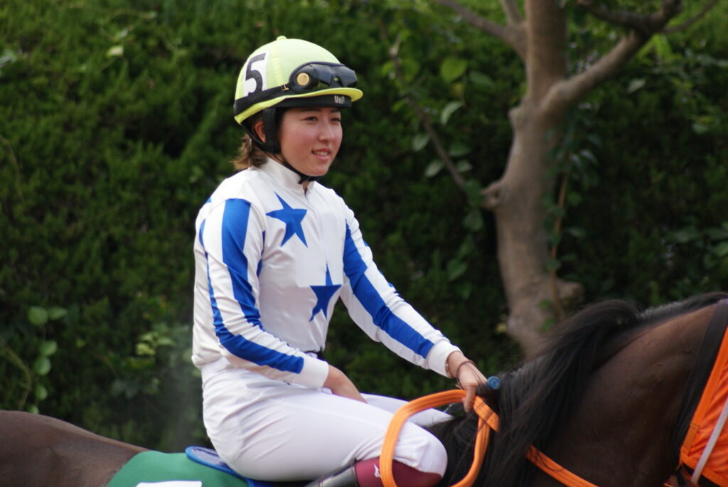 JRAから女性騎手3人を含む7人が参戦した「YJSトライアルラウンド佐賀」が佐賀競馬場で行われ第1戦は松本一心騎手(笠松)、第2戦は青海大樹騎手(佐賀)が制した | スピンオフ｜西スポレースサイト